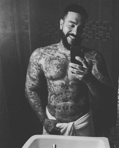 Тимати показал В ВАННОЙ сколько у него ТАТУИРОВОК