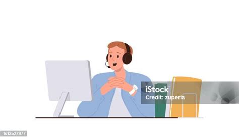 헤드폰을 끼고 노트북에서 화상 채팅을 통해 고객과 대화하는 콜센터의 남자 캐릭터 교환원 고객에 대한 스톡 벡터 아트 및 기타 이미지 고객 화상 회의 서비스 Istock