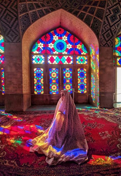 실내 건축 관광 기도 기도 매트 나시르 알 물크 나시르 알물크 모스크 다채로운 빛 명상적인 모스크 문화 문화 유산 반사 생생한 색상 쉬라즈