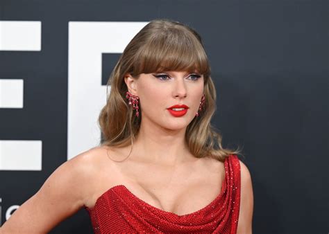 Taylor Swift Turns Heads With Kelce Moment At The Grammys The Spun