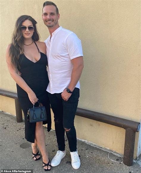 Love Is Blind Viewers Go Wild Over Alexas Beautiful Step Mother Morgan Daily Mail Online