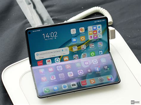 Huawei Mate X First Impressions Super Slim Foldable