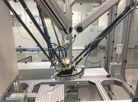 Rotating Energy Supply For Pick And Place Robots Igus®