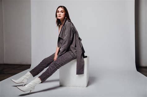 √ Biodata Luna Maya Profil Lengkap Biografi Foto Umur Dan Agama