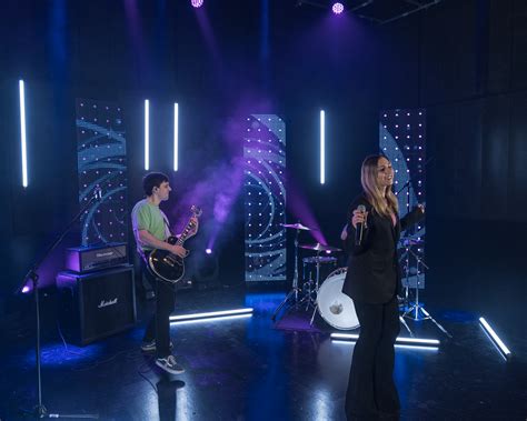 Throwing Colours Rock And Pop Function Band Bristol Alive Network