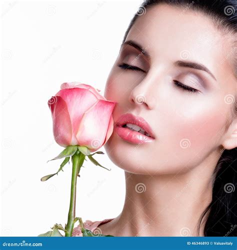 Sinnliche Sch Nheit Mit Rosarose Stockbild Bild Von Relax Dame