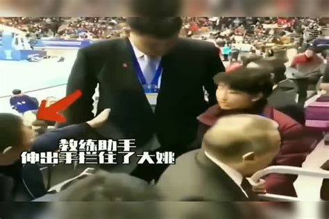 姚明主动礼让日本女裁判，却被裁判助理拦下，大姚最后的做法太帅了！裁判姚明太帅