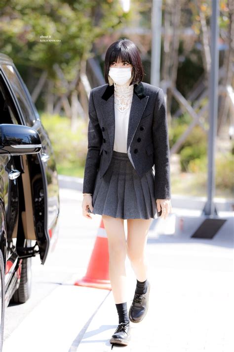 201008 Blackpink Lisa On The Way To Filming Knowing Brothers Kpopping