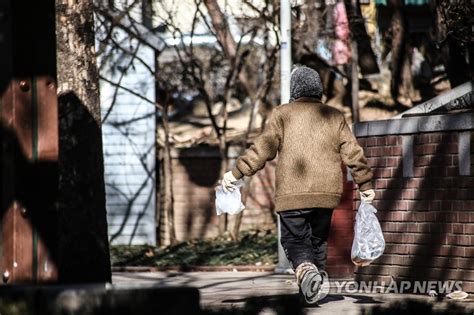 한파 속 쪽방촌의 도시락 연합뉴스