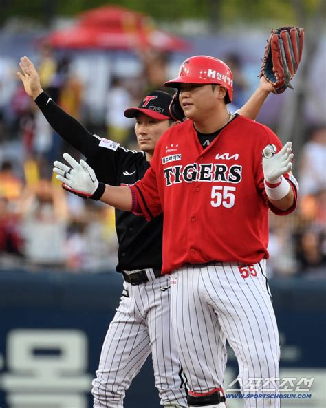Why Did Han Jun Su Sigh Without Throwing A Home Run In The Bottom Of T Sportschosun