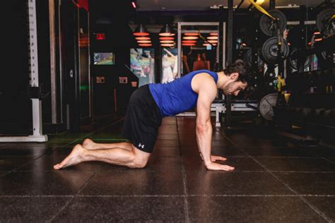 How Frozen Actor Andrew Pirozzi Stays Fit Enough To Play A Reindeer