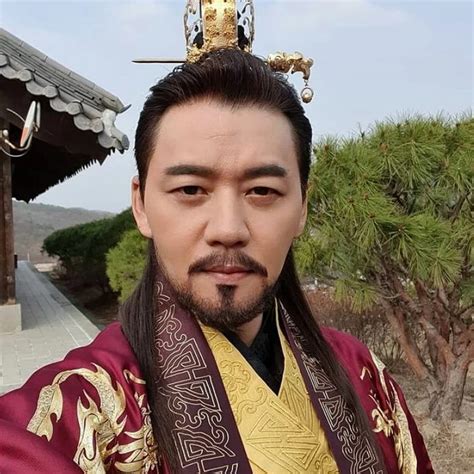 بیوگرافی کیم سونگ سو تسو جومونگ زندگی خصوصی و هنری