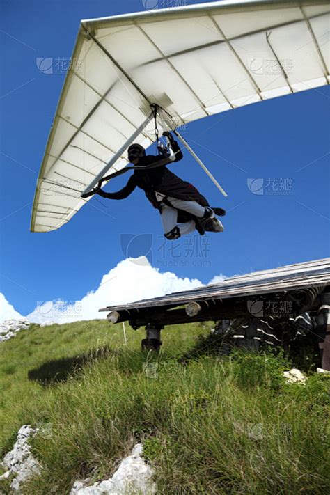 索道滑翔翼 动作 悬挂式滑翔运动 高崖跳伞 滑翔机 半空中 运动 人 行动 滑翔