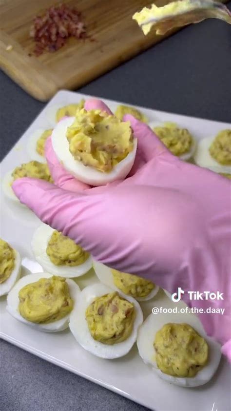 Фаршировані яйця з беконом😋 Фаршировані яйця з беконом😋 Інгредієнти 1 Яйця 12 шт 2 Бекон 6