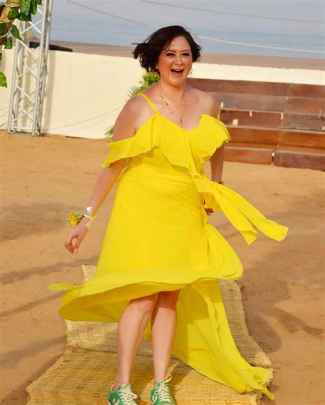 مي نور الشريف حديث الجمهور برشاقتها وقصة شعرها وظهور نادر لوالدتها Et