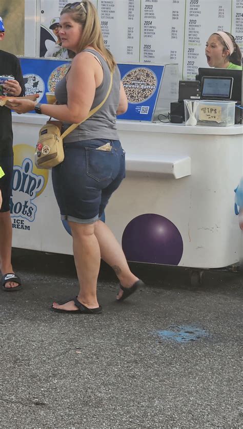 Pawgiest Mom Ive Ever Seen Wide Hips Big Ole Booty Tight Jeans Forum
