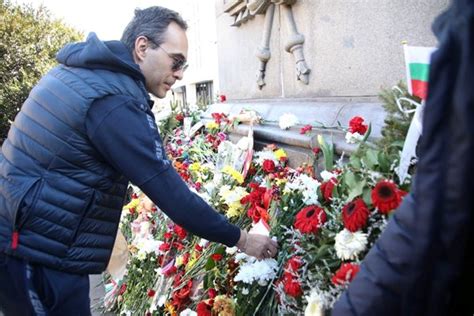 В София почитат паметта на Васил Левски Галерия