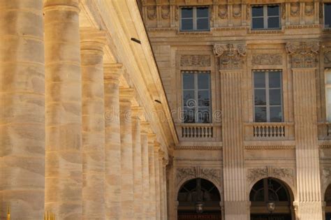 Classical Columns And Architecture In Paris Stock Illustration
