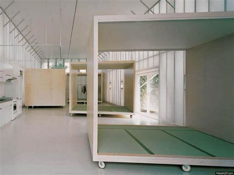 Naked House Morphology