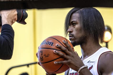 Butler Lancia Il Marchio Emo Jimbo Svelato Il Segreto Dietro Il Suo