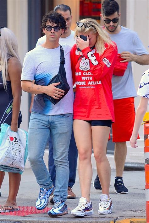 The One Thing I Ve Been Noticing In Basically Every Sophie Turner Picture