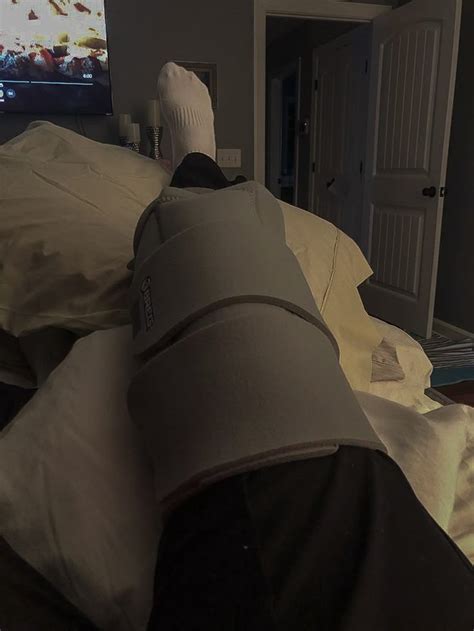 Pin By Randyprime3 On Acl Reconstruction And Meniscus Repair🦵🏼 Chill Photos Guy Best Friends