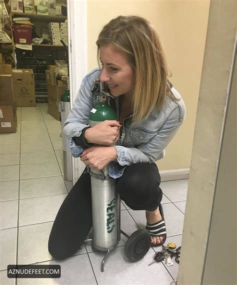 ANNIE LEDERMAN Feet AZNudeFeet