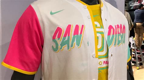 El Nuevo Uniforme De Los Padres De San Diego Un Homenaje A Tijuana Y