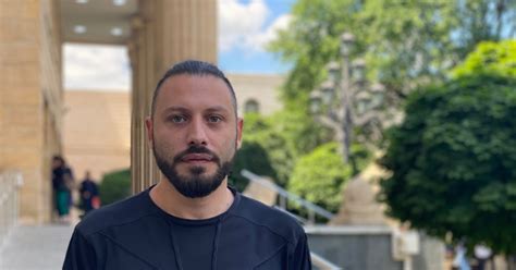 სხვადასხვა ნივთებით ძალადობდნენ ხე გადამამტვრიეს აქტივისტი საბა სხვიტარიძე პატიმრობაში დატოვეს