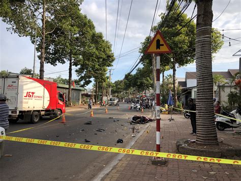 Va Ch M V I Xe T Hai Cha Con T Vong Th Ng T M B O B R A V Ng T U I N T