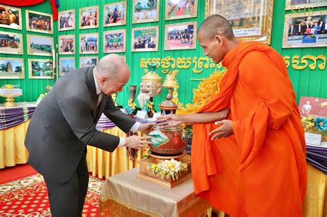 ព្រះធម្មវនវាសី ចន្ទមុនី ព្រះសង្ឃាធិបតិវត្តចន្ទប្បជោត្តនារាម វត្តតាសុត ព្រះធម្មវនវាសី