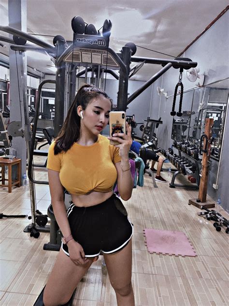 แอนนา เปิดวาร์ปแอร์โฮสเตสสาวประเทศเพื่อนบ้าน