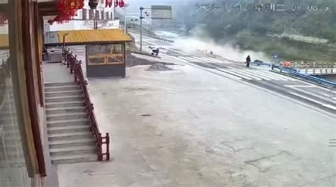 მის გამო ამხელა სატვირთო ამოტრიალდა თვითონ კი ვითომ არაფერი მოხდარაო ისე გაიპარა