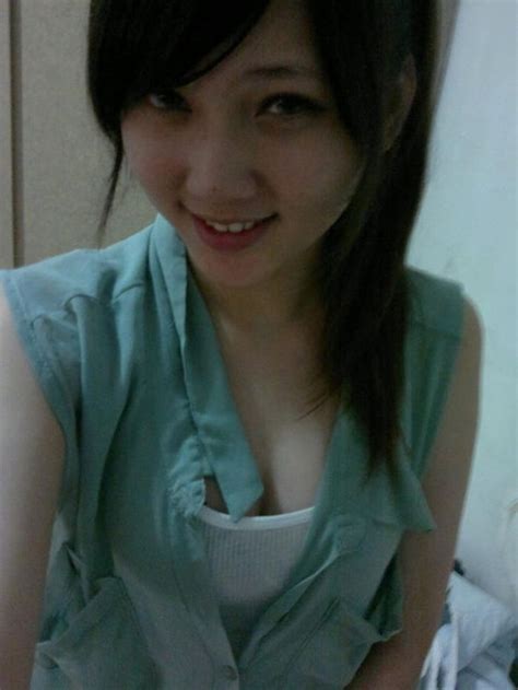 台湾の女子高生（16）が自慢の巨乳谷間をネットにアップww みんくちゃんねる