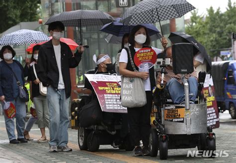 전장연 장애인 권리 예산 보장 촉구 서한문 전달 위한 거리 행진 [뉴시스pic] 공감언론 뉴시스통신사