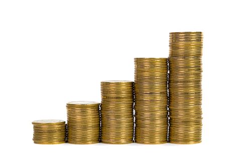 동전의 증가 열 흰색 배경에 고립 된 그래프 배열 하는 금화의 더미 0명에 대한 스톡 사진 및 기타 이미지 0명 경제