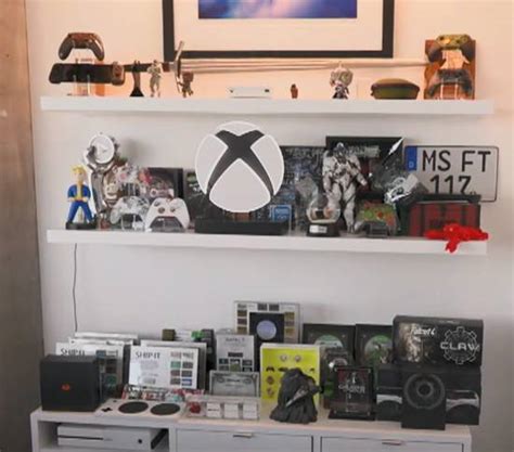 斯宾塞又藏彩蛋！办公室泄露《毁灭战士》主题手柄？