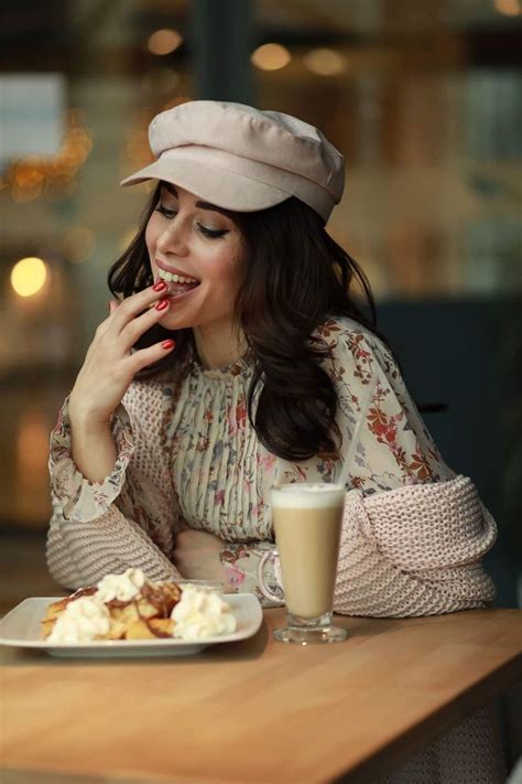 Пин на доске за хлебом в 2024 г Кафе Кофейная девушка Фотосессия