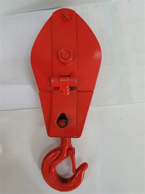 Крючок(лебедка красное) Строительные материалы в Бишкеке: 0550 212162