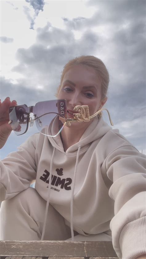 Mk Brend СУМКИ ОКУЛЯРИ КЕПКИ АКСЕСУАРИ Шарфик «love😍🤍 Мод 549 24 Ціна 549 грн 🏼Пишіть