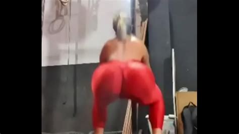 Rabuda Gostosa Na Academia Mostrando O Cuzao