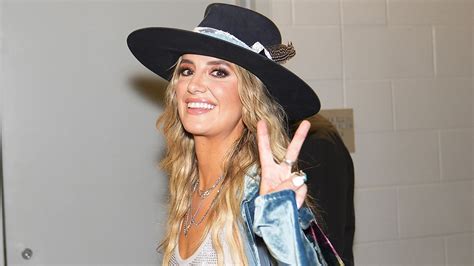 Yellowstone Star Lainey Wilson Talks Kevin Costners Fate On Hit Show