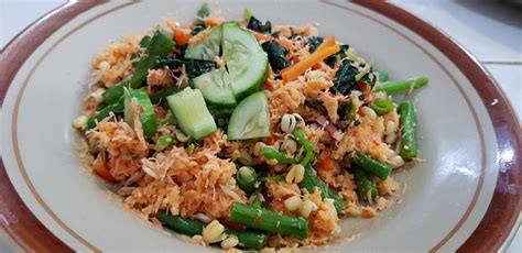 우랩은 전통 음식으로 끓인 채소와 매운 강판 볶음볶음 코코넛으로 구성된 샐러드 형태입니다 건강한 생활방식에 대한 스톡 사진 및 기타 이미지 건강한 생활방식 건강한