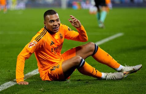 Photo Liverpools Virgil Van Dijk Turns Real Madrid Star Mbappé Into A