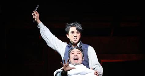 포토 강필석 칼을 든 스위니 토드