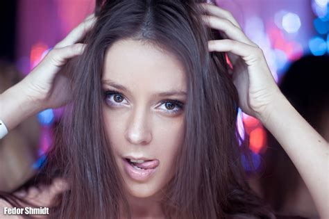 4576244 Model Couple Kissing Fedor Shmidt Women Closed Eyes