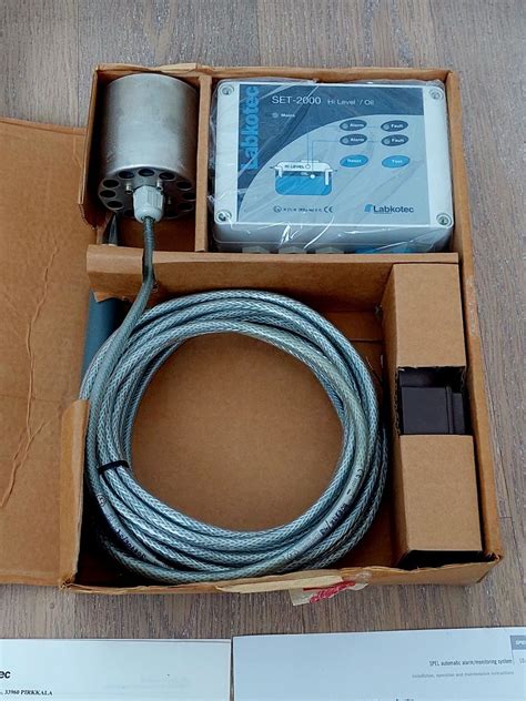 Сигнализатор нефтепродуктов и осадка Labkotec Set 2000 Hi Level Oil 10 000 грн Оборудование