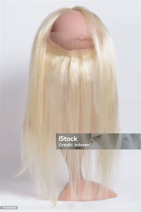 동그라미 꿰 매 바로 표백된 금발 사람의 모발 길 쌈 레이스 정면 폐쇄 루프 가발에 대한 스톡 사진 및 기타 이미지 가발 0명 Weft Istock