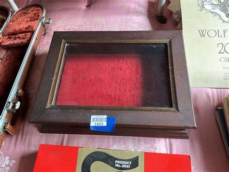 Tabletop Display Case Hurley Real Estate And Auctions
