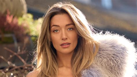 Penny Lane Proved Denim Works In Any Season With This Stunning Bikini
